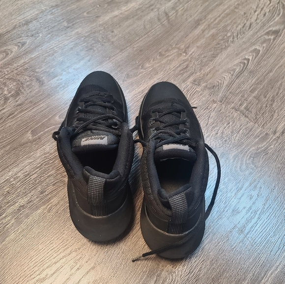Nike | Shoes | Nike Air Versatile I Basketball Shoes | Poshmark